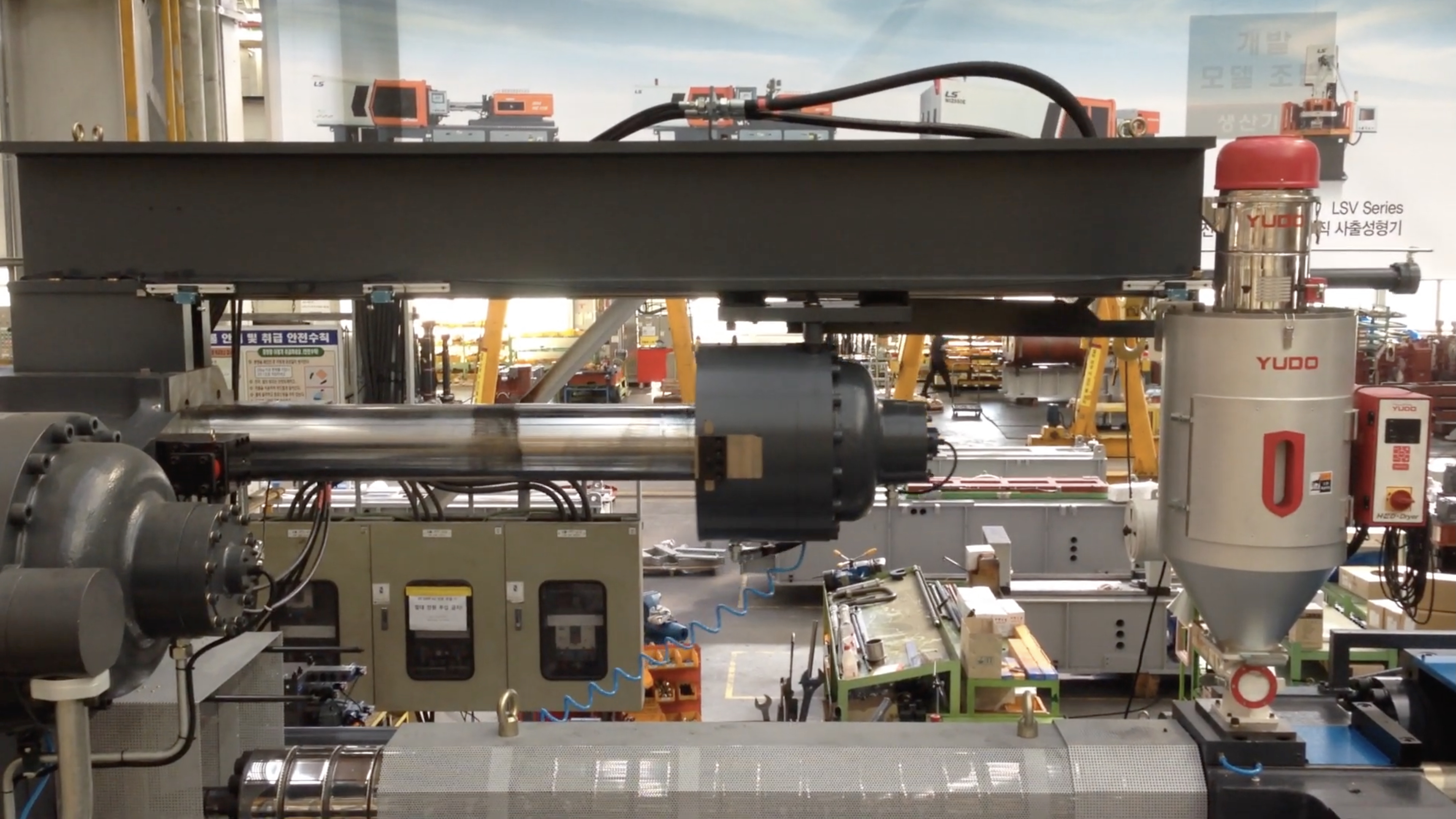 Stanford Manufacturing expands aerospace reach with custom injection molding machines | Plastics ...